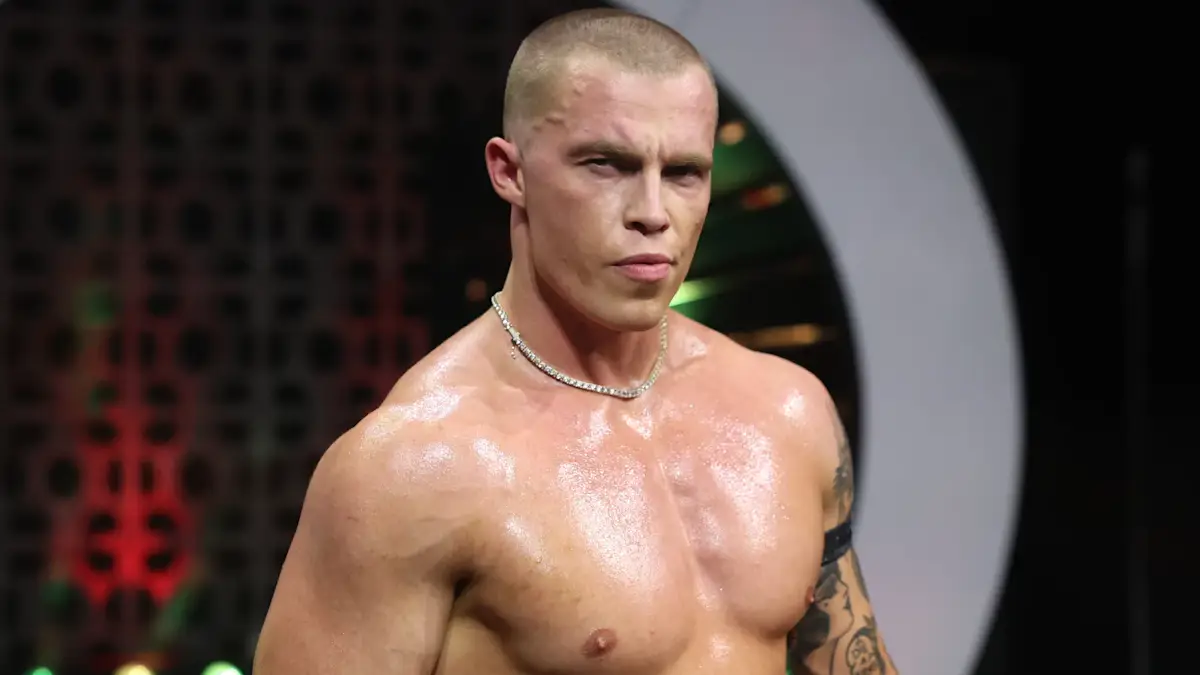 Kyle Fletcher bestätigt neuen AEW-Vertrag und spricht offen über ...