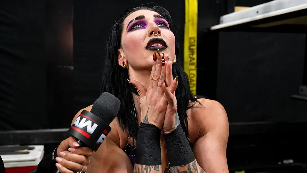 Rhea Ripley sorgt mit viralem Auktionsmoment und emotionaler Italien ...
